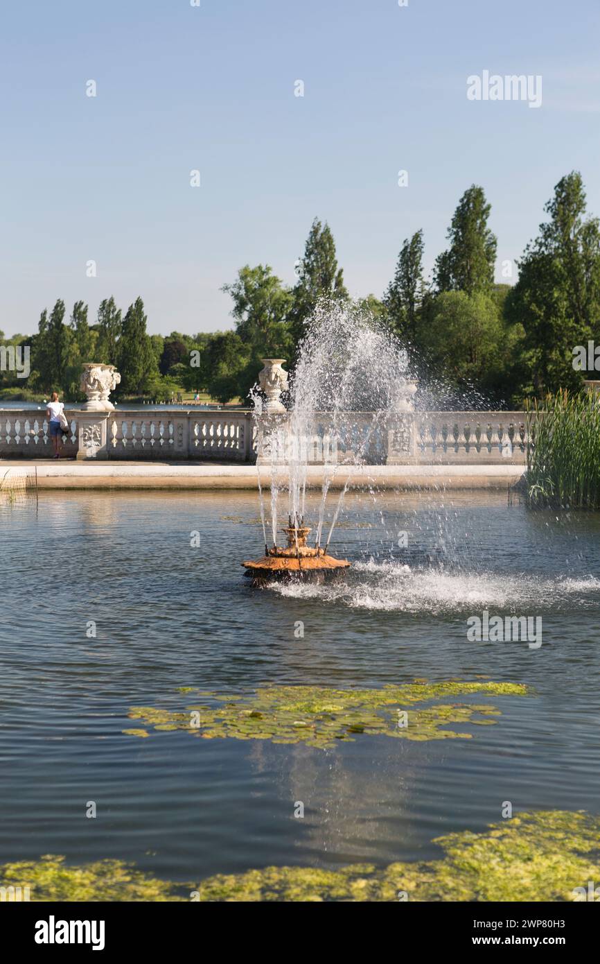 UK, London, Hyde Park, the Italian gardens in Hyde Park near Lancaster ...