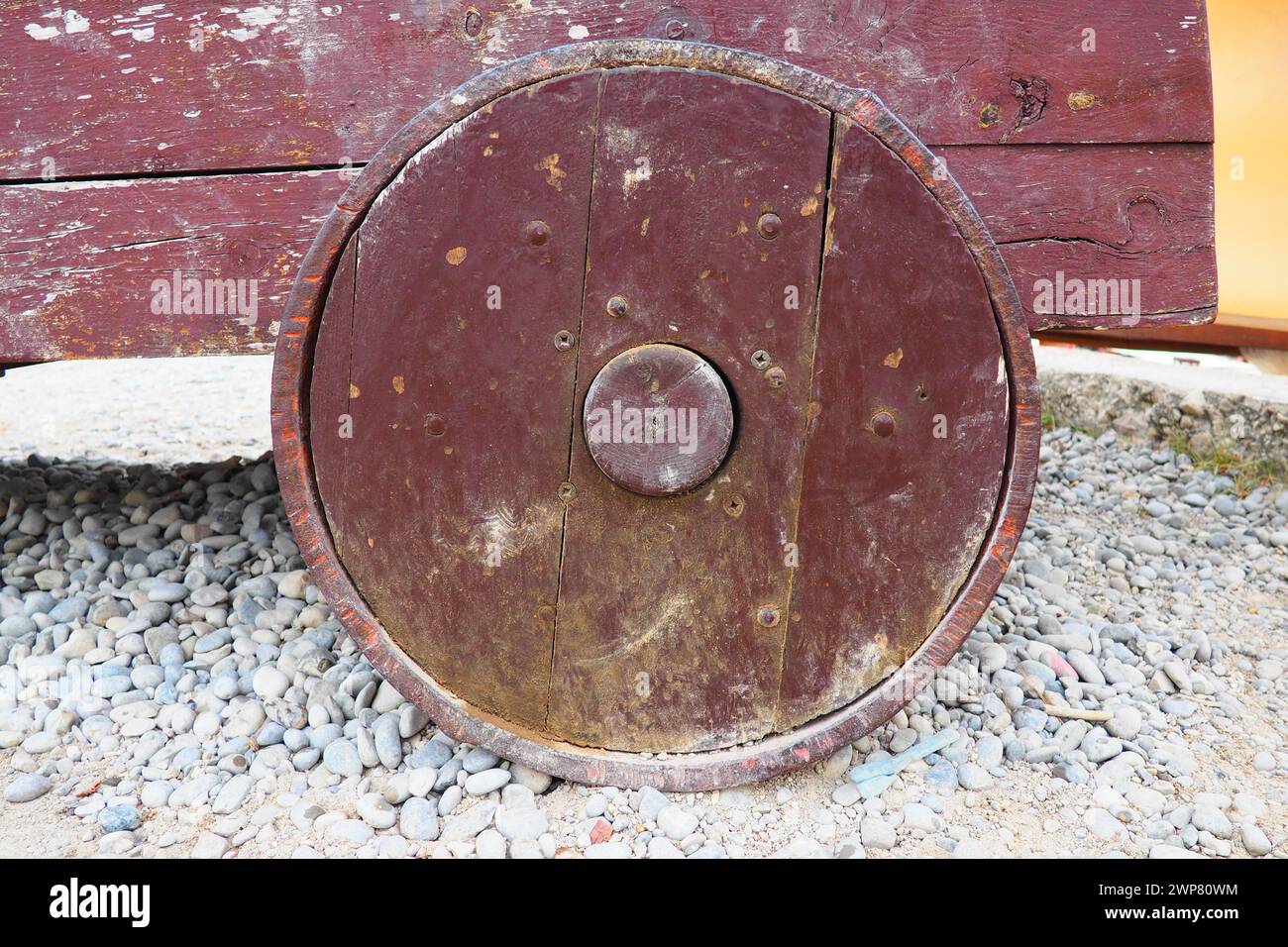 Chariot wheel ancient hi-res stock photography and images - Alamy