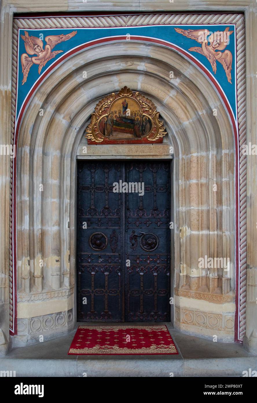 Intricately designed doorway of an old building Stock Photo - Alamy