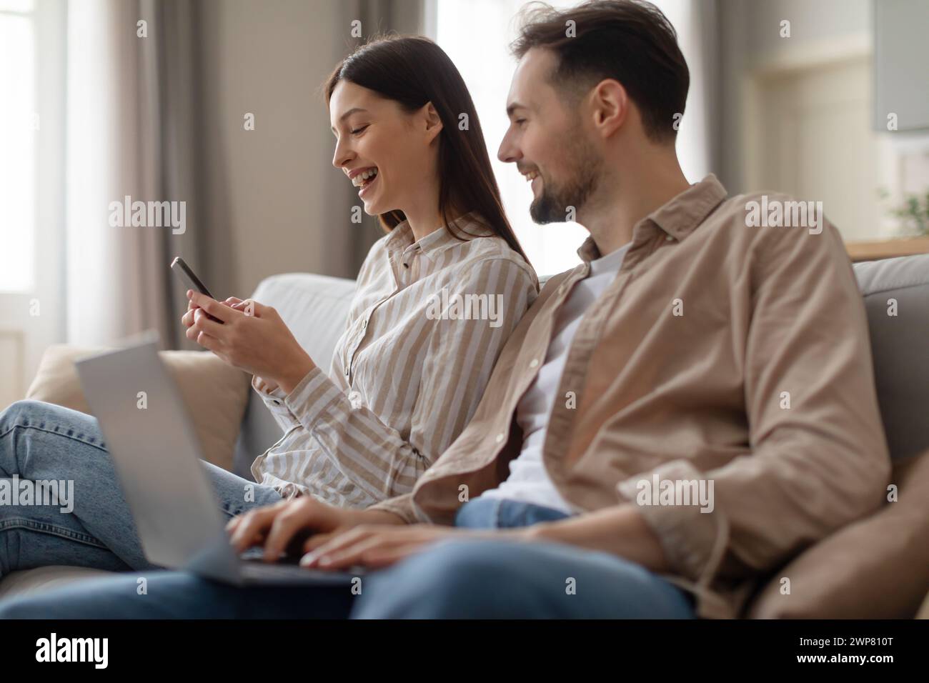 Young tech savvy couple hi-res stock photography and images - Alamy