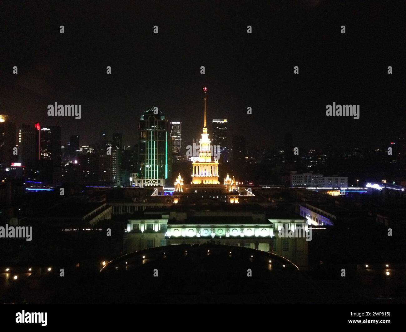 Bustling city lights hi-res stock photography and images - Alamy