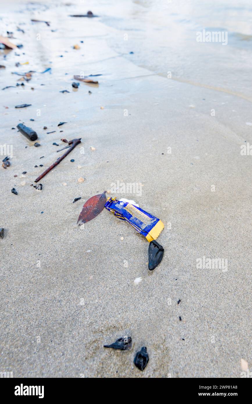 Plastic pollution and ocean hi-res stock photography and images - Alamy