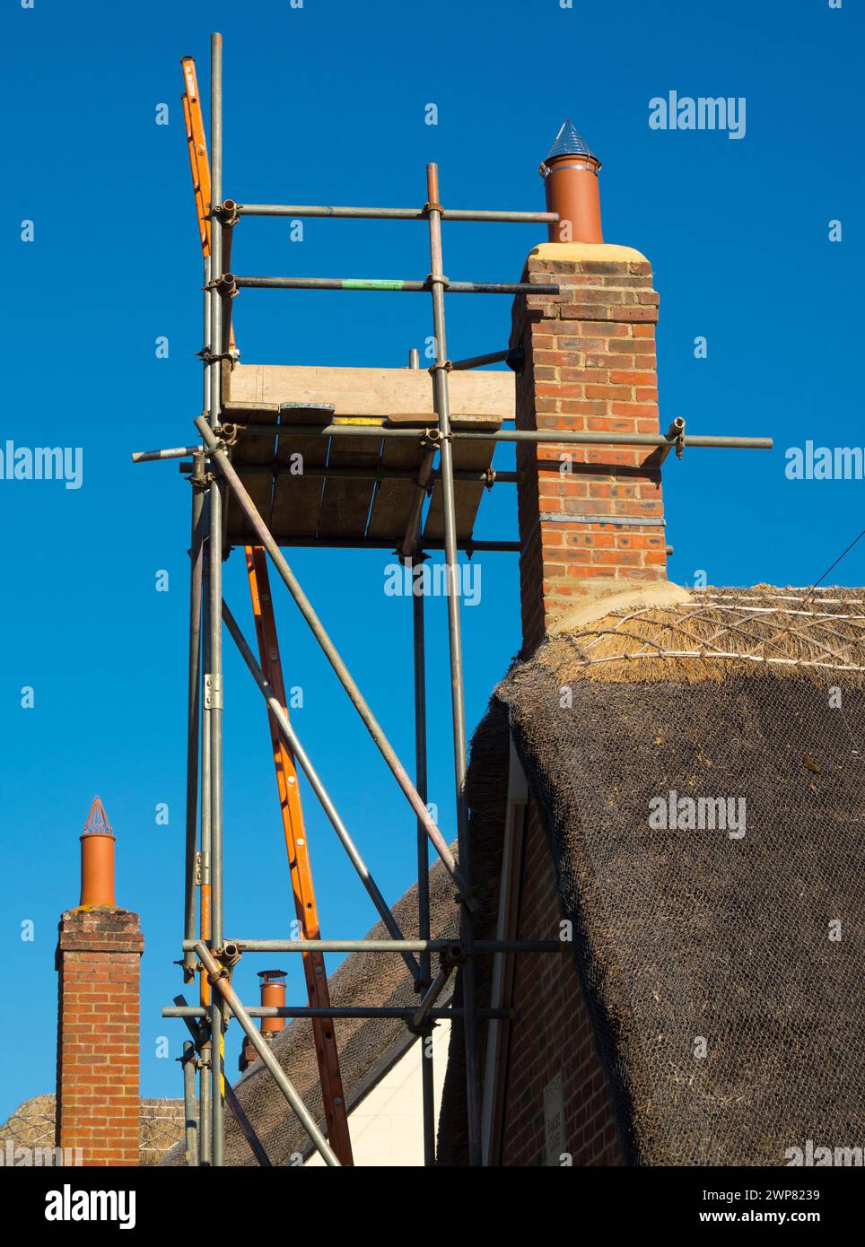 Thatched cottages - like this one in Lower Radley Village - are cute ...