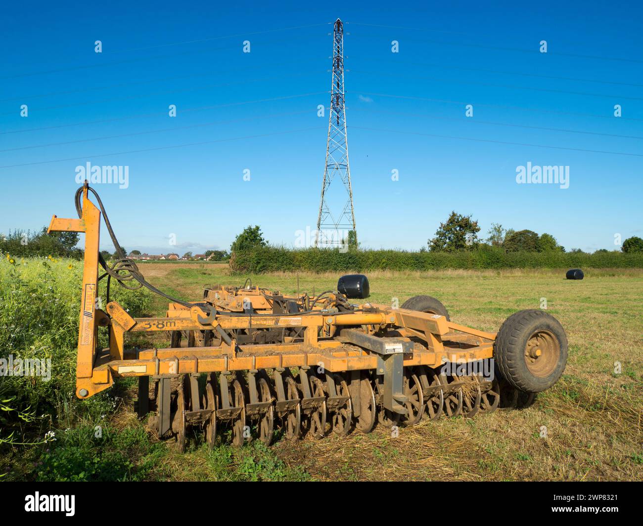 Black line bale hay rake hi-res stock photography and images - Alamy