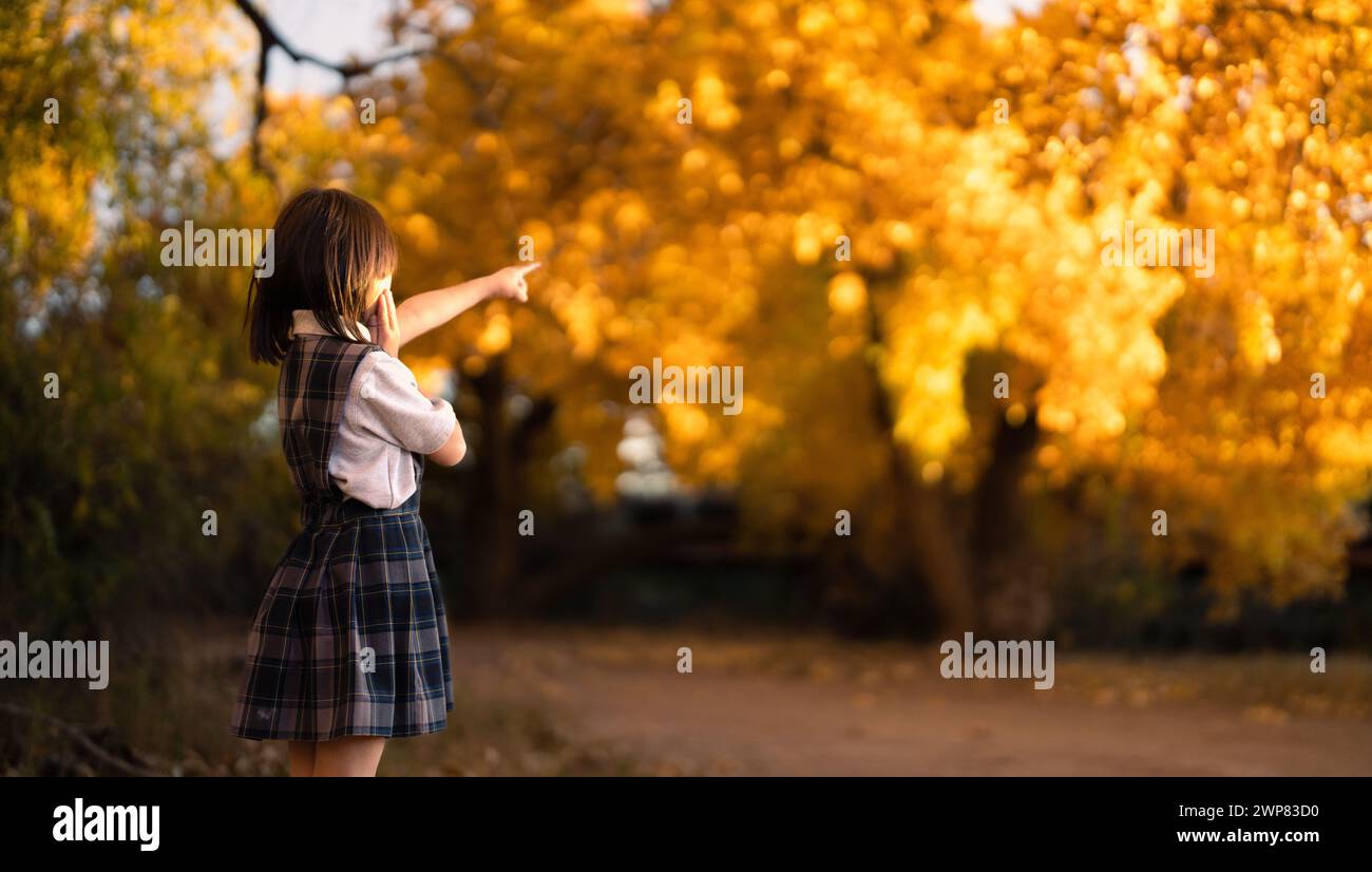 Pointing to trees hi-res stock photography and images - Alamy