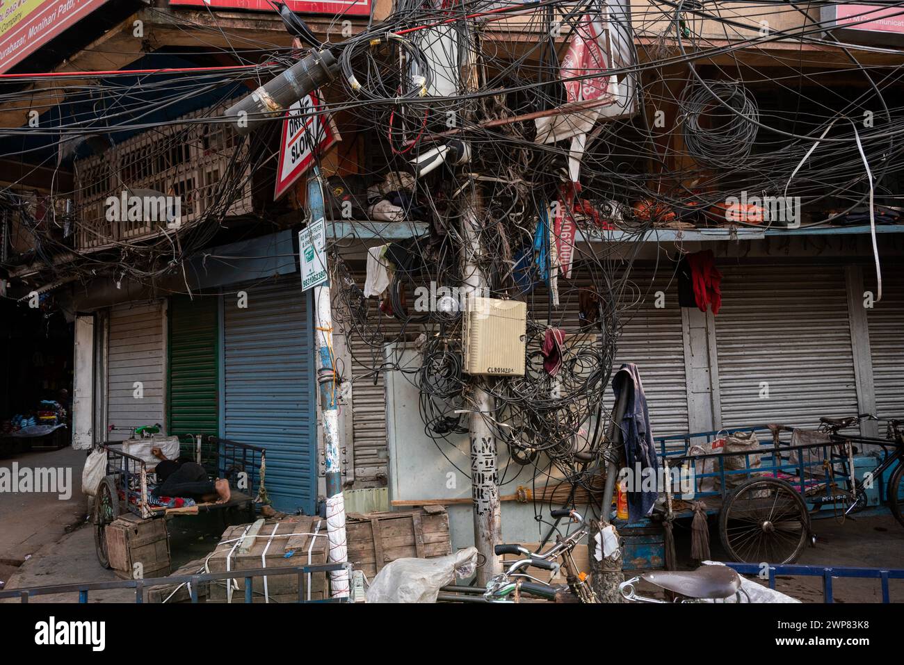 Indian street wire hi-res stock photography and images - Alamy