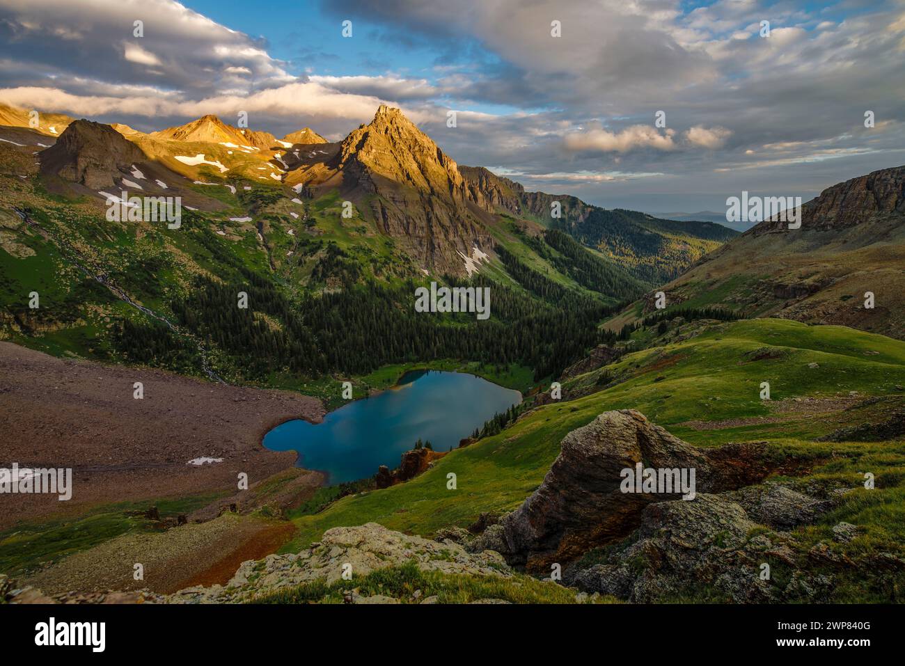 Sun setting over mountains and lake Stock Photo - Alamy