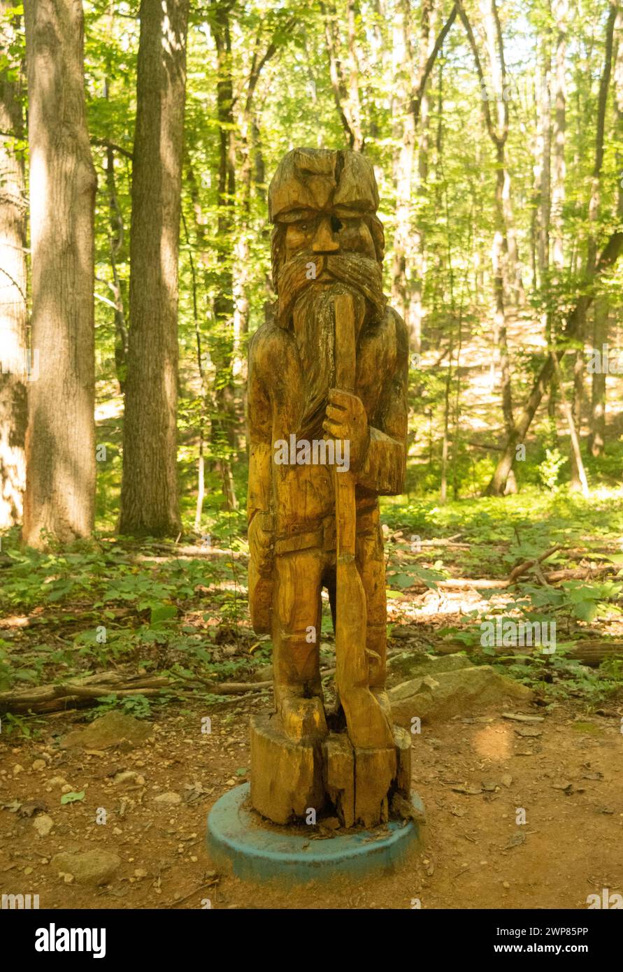 Handcrafted statue hi-res stock photography and images - Alamy