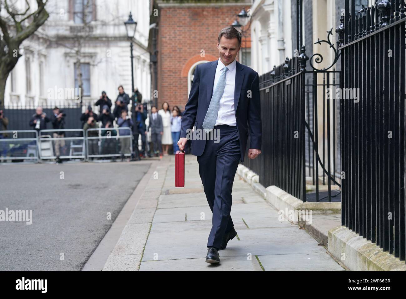 Chancellor of the exchequer jeremy hunt leaves 11 downing street ...