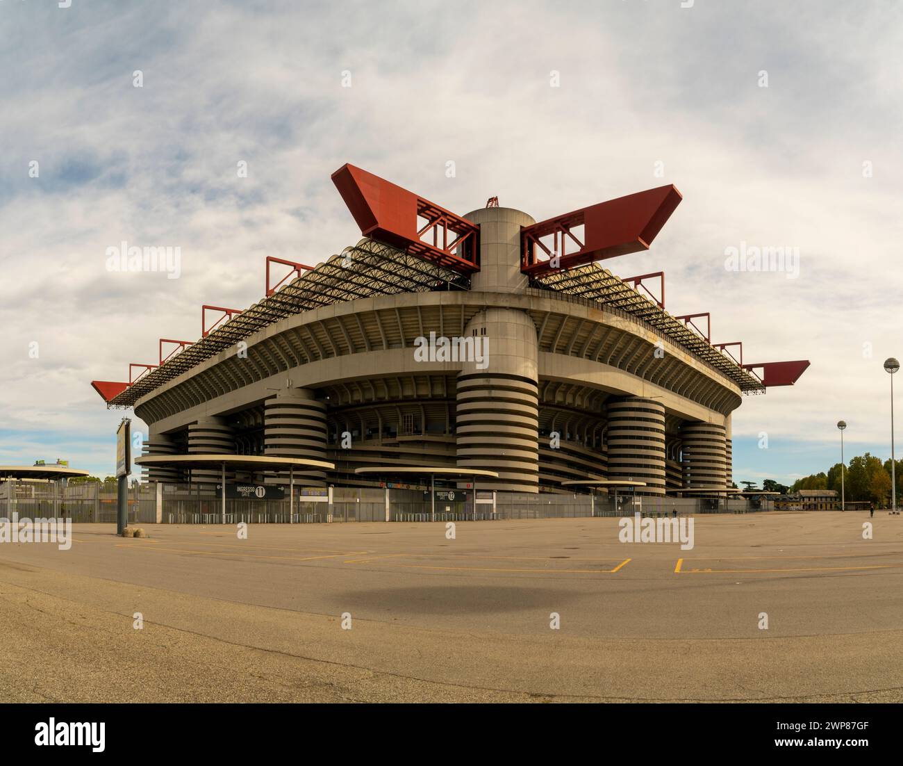 Empty curved stadium seating hi-res stock photography and images - Alamy