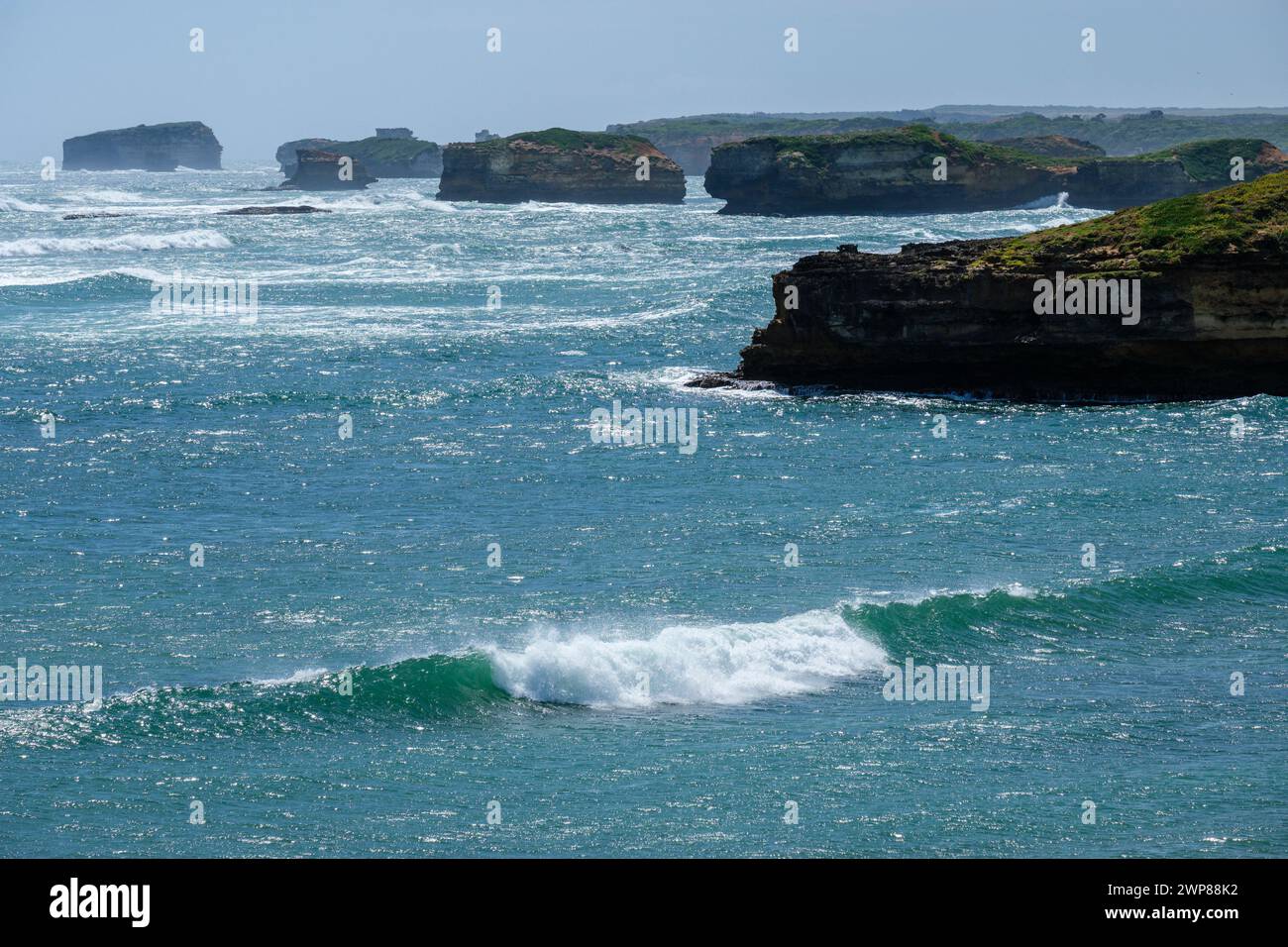 Sunny scenery bay islands hi-res stock photography and images - Alamy