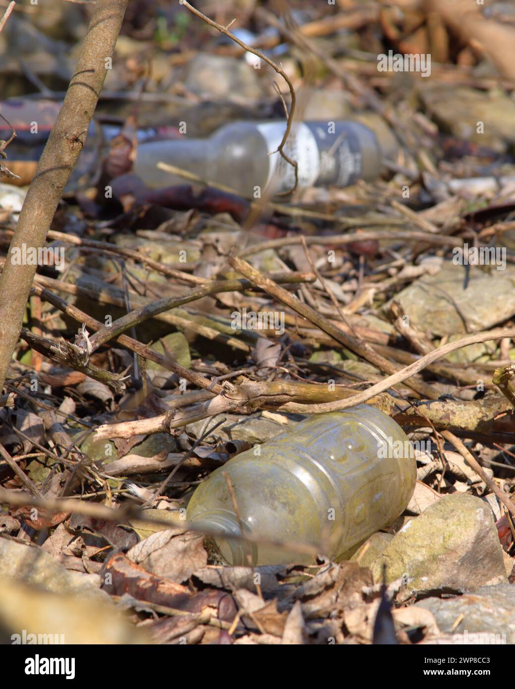 Plastic pollution roadside hi-res stock photography and images - Alamy