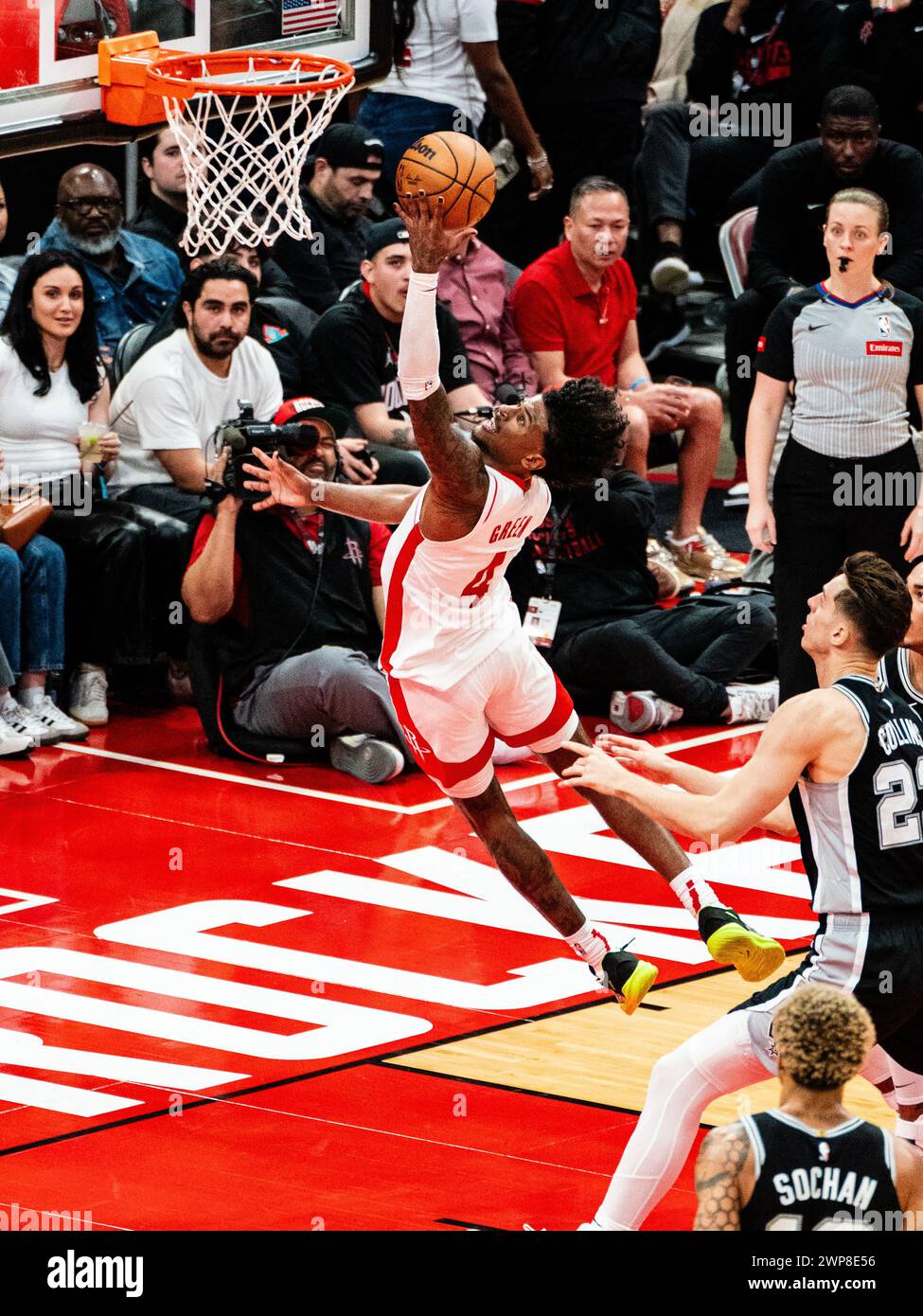 Houston, USA. 5th Mar, 2024. Jalen Green (L) of Houston Rockets goes ...