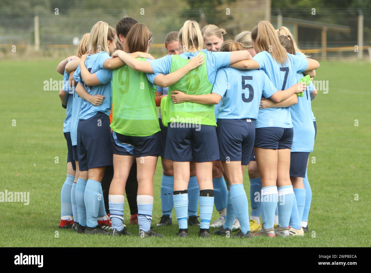 Football team huddle hi-res stock photography and images - Alamy