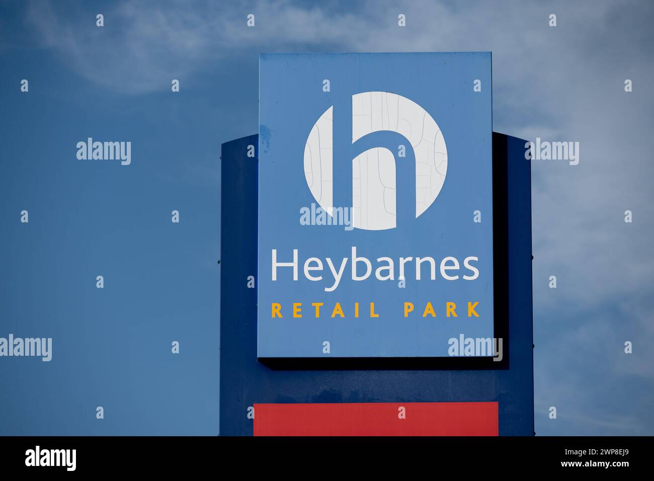 Retail park sign uk hi-res stock photography and images - Alamy