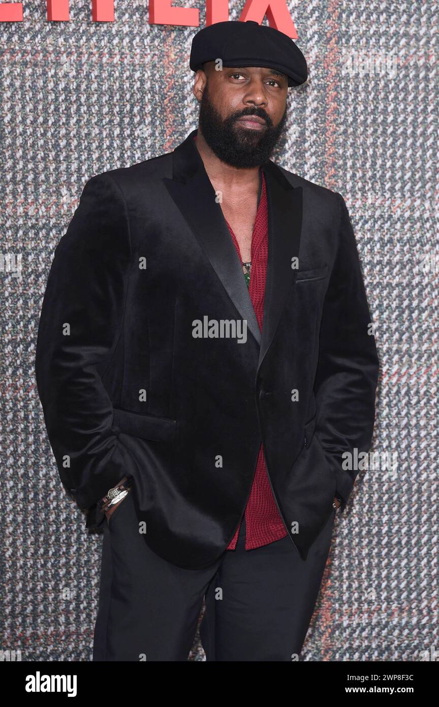 Logan Dean bei der Premiere der Netflix-Serie The Gentlemen im Theatre ...