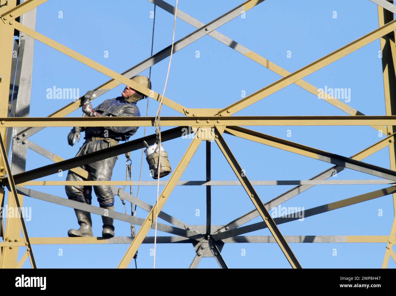 29/11/12 Workmen paint high voltage electricity pylons near Alderley ...