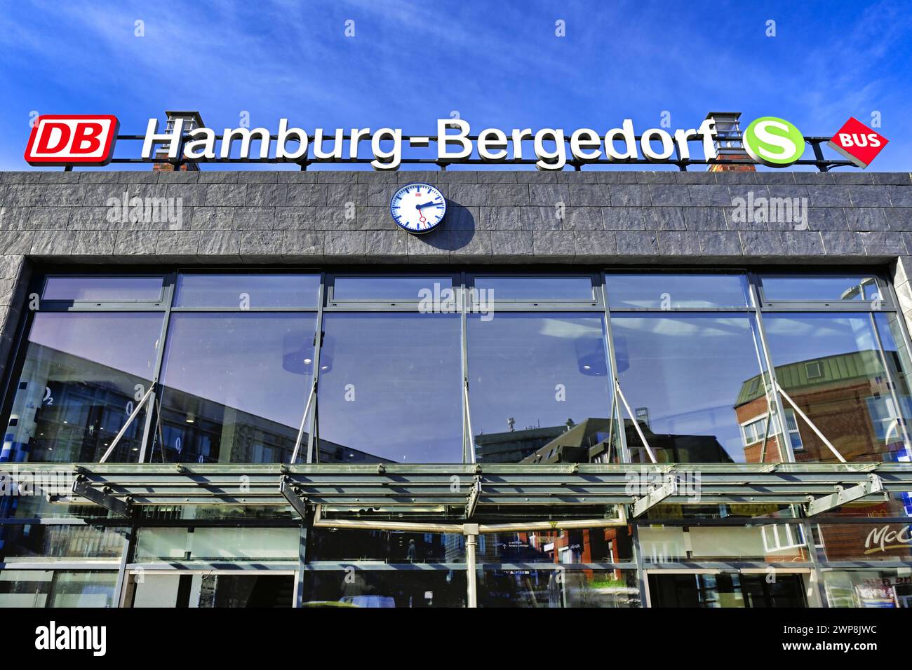Bahnhof Bergedorf in Hamburg, Deutschland, Europa *** Bergedorf train ...