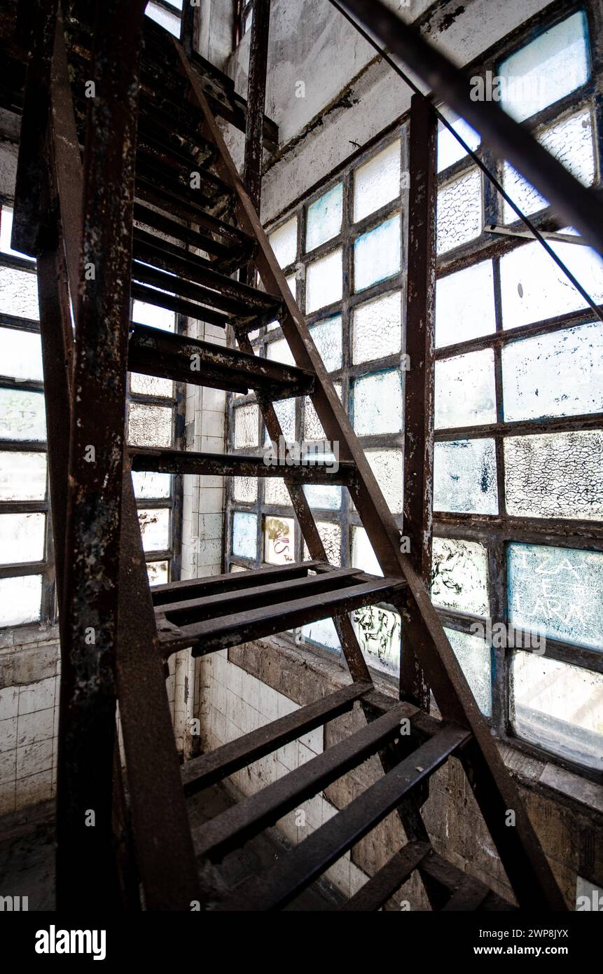 Stairs abandoned dilapidated building hi-res stock photography and ...