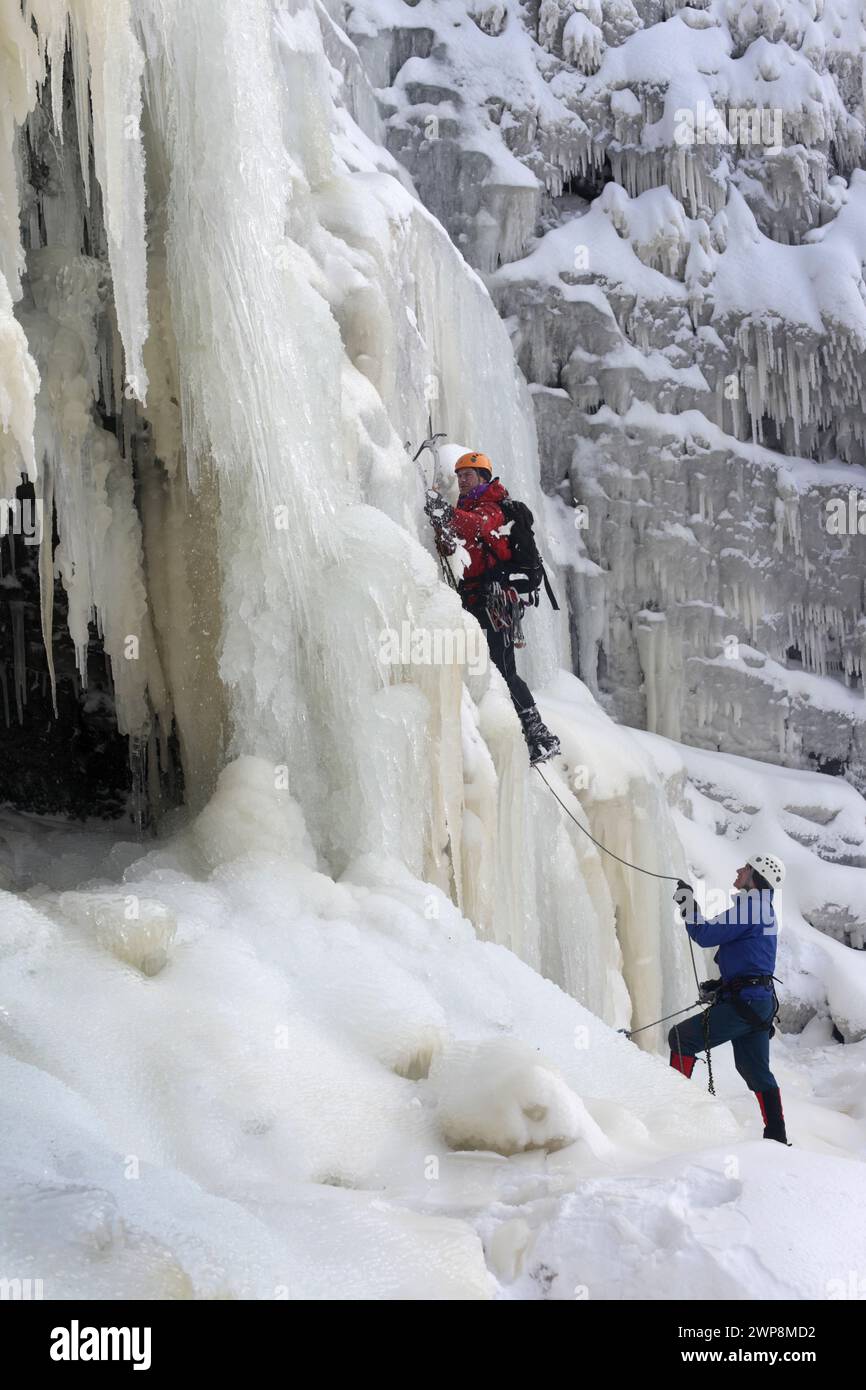 22/01/13 Mark Procter (orange helmet) and David Pendlebury were the ...