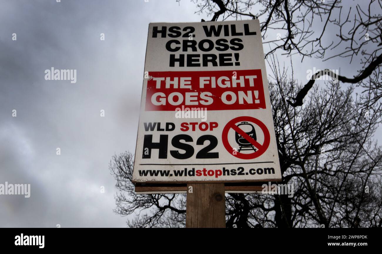 Hs2 sign hi-res stock photography and images - Alamy
