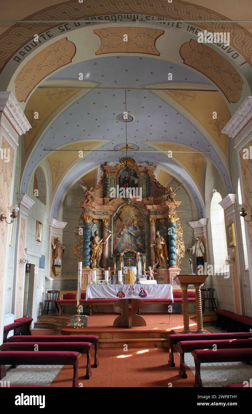 Church holy trinity altar hi-res stock photography and images - Alamy