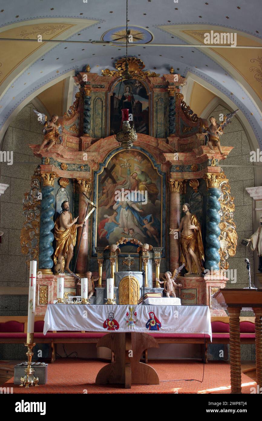 Church holy trinity altar hi-res stock photography and images - Alamy