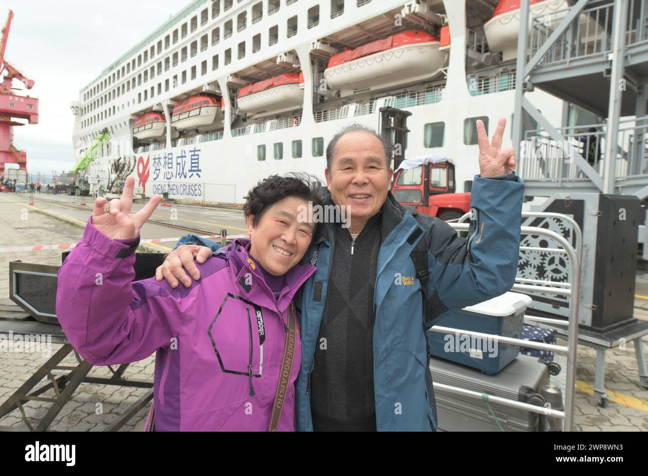 6 sailed hi-res stock photography and images - Alamy