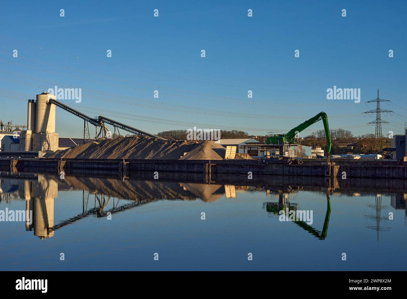 Riverfront facilities hi-res stock photography and images - Alamy