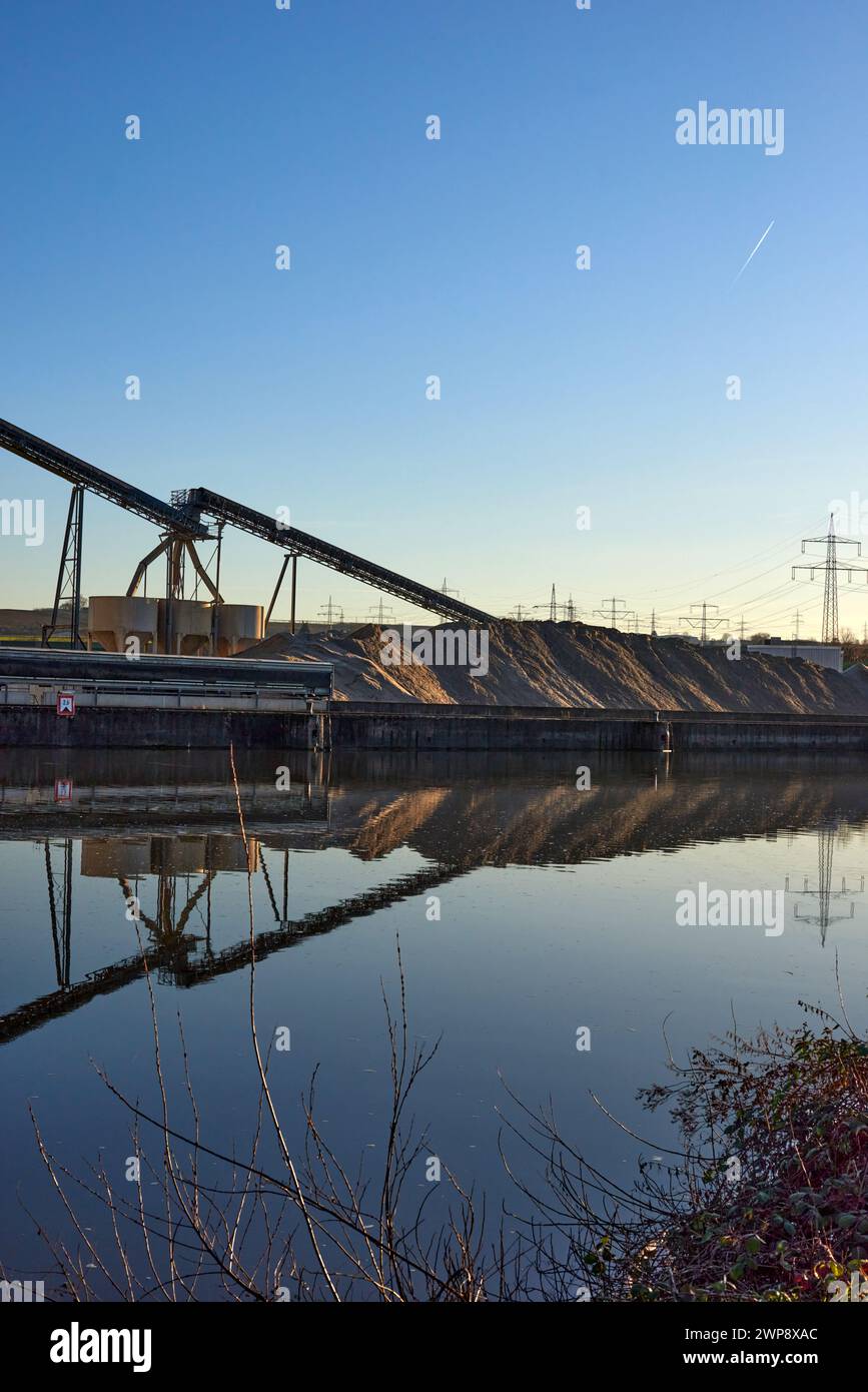 Riverfront facilities hi-res stock photography and images - Alamy