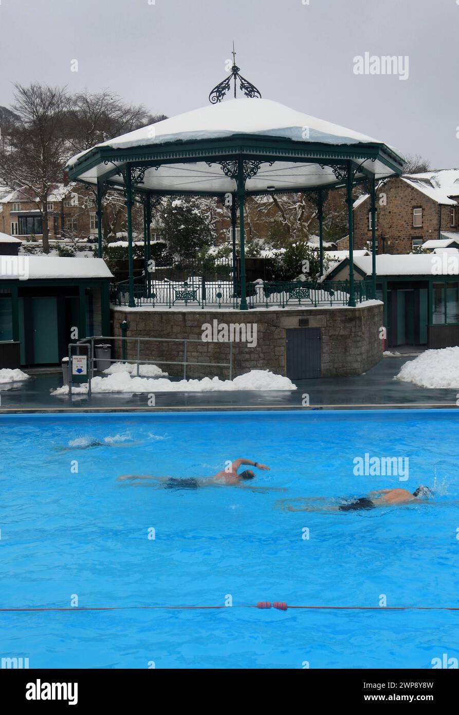24/03/13 Surrounded by snow, swimmers brave sub zero temperatures this ...