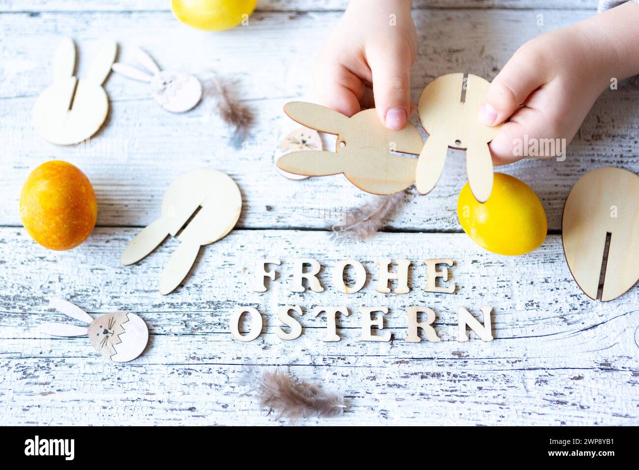 Holzbuchstaben hintergrund hi-res stock photography and images - Alamy