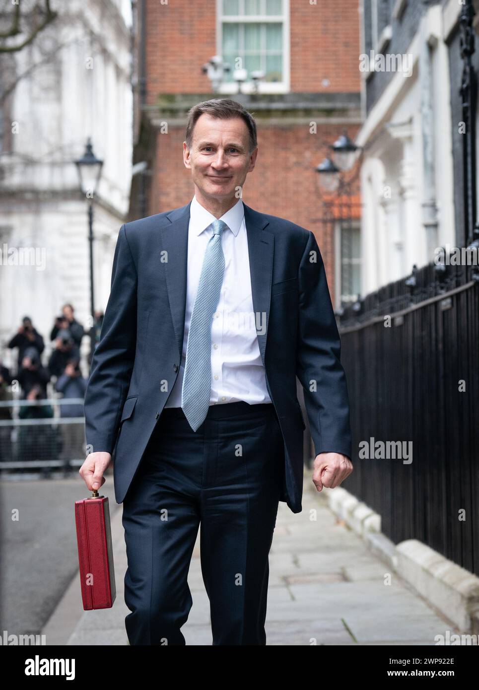 Chancellor of the exchequer jeremy hunt leaves 11 downing street ...
