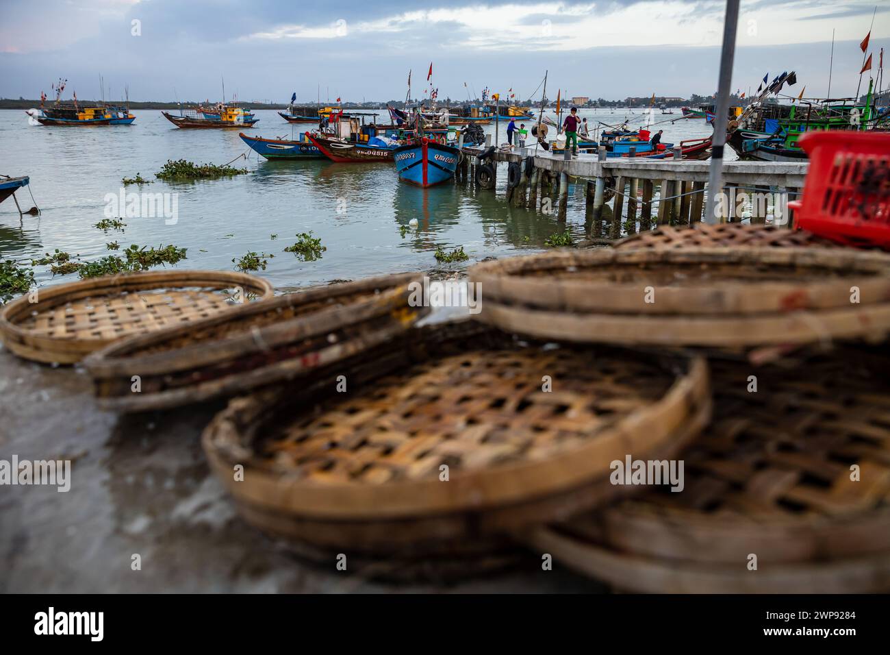 The fish market at the harbor of Hoi An in Vietnam Stock Photo - Alamy