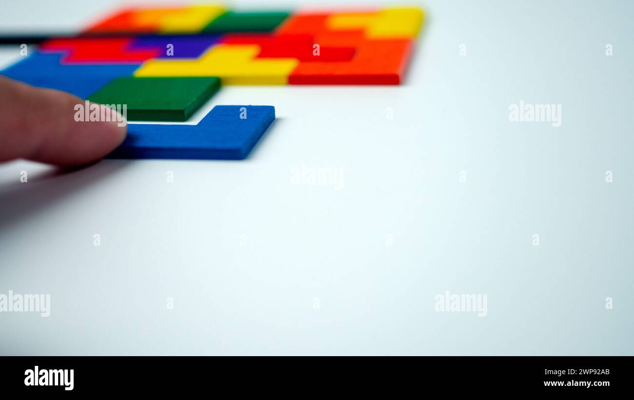 Businessman trying to match pieces of jigsaw puzzle, Critical thinking ...