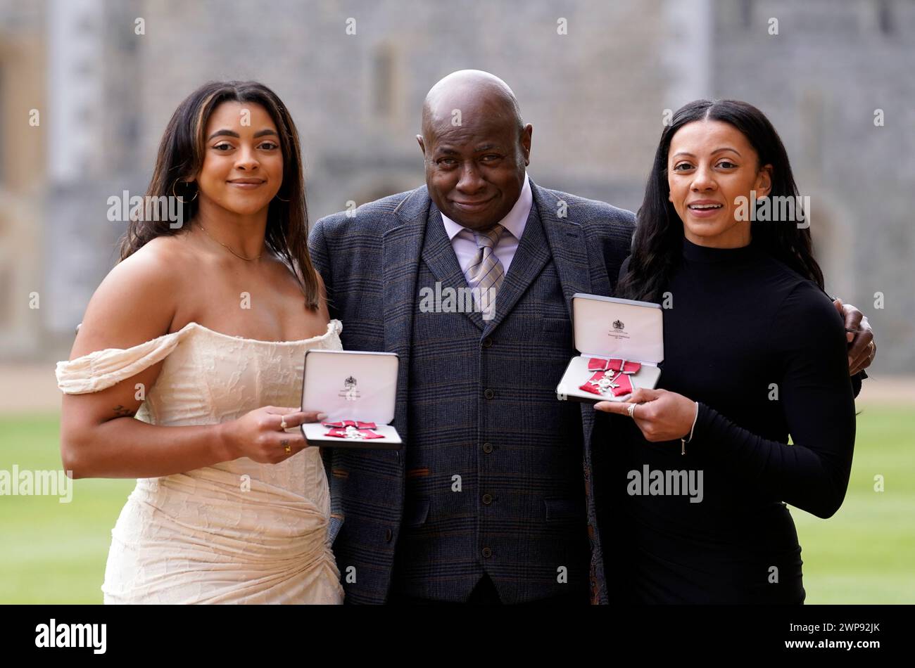 Elissa Downie (Ellie Downie, left) and Rebecca Downie (Becky Downie ...