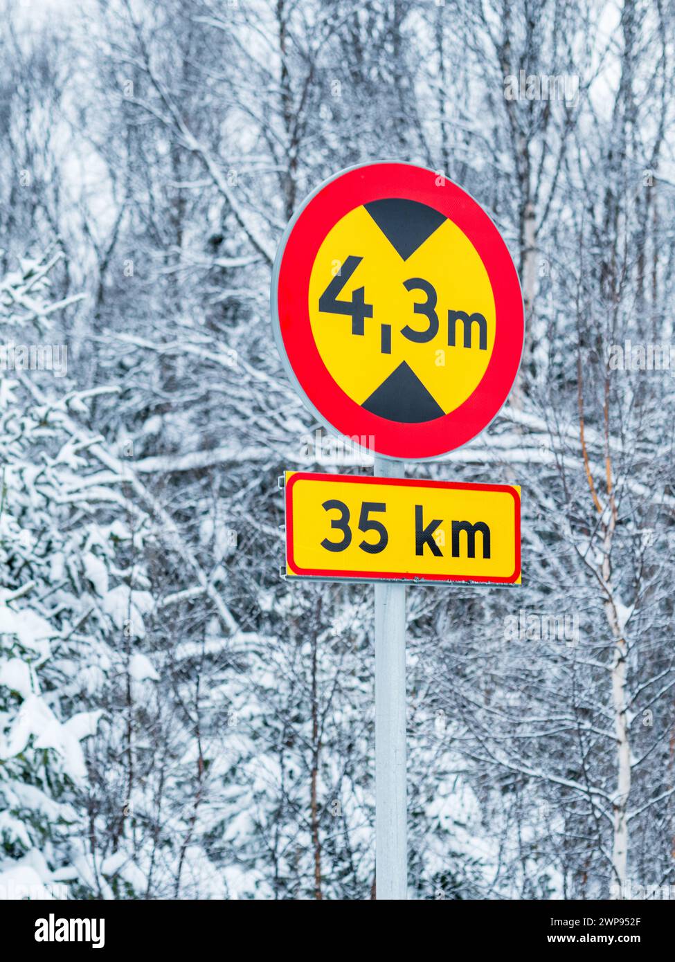 Vehicle height warning hi-res stock photography and images - Alamy