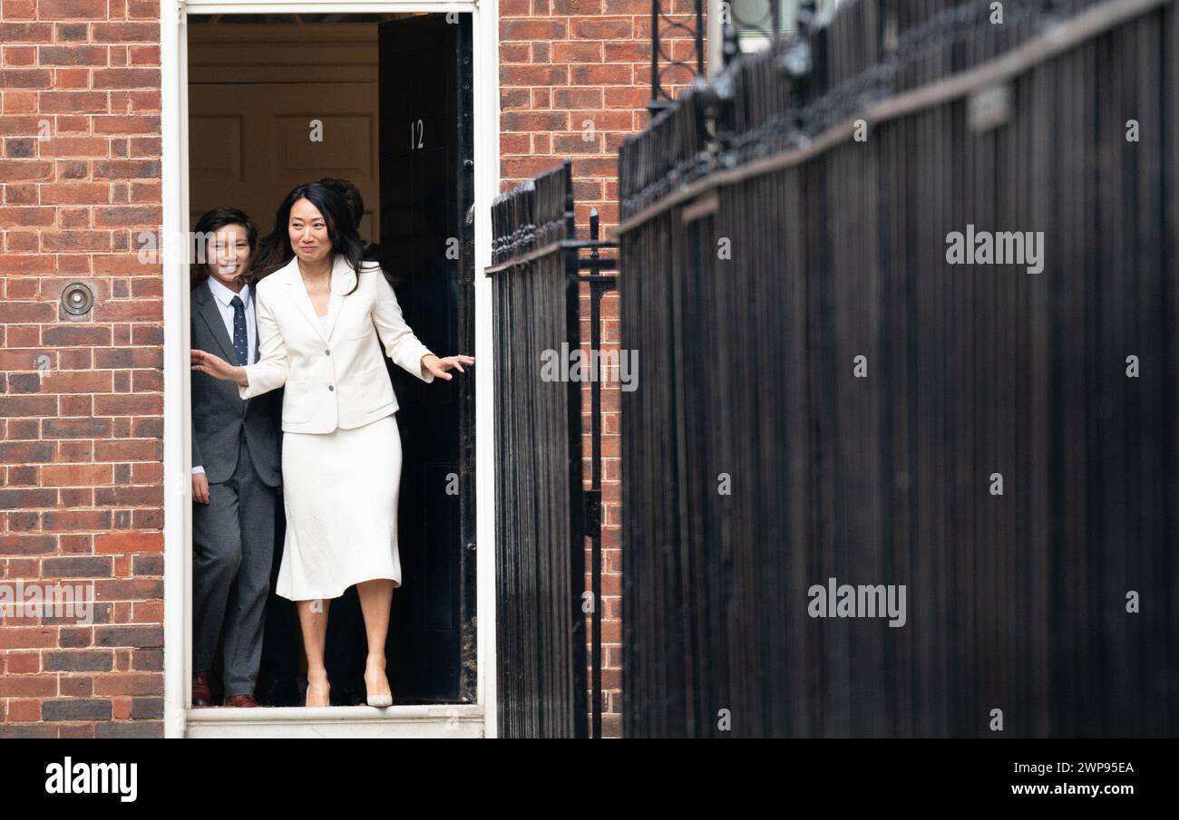 Lucia Guo, the wife of the Chancellor of the Exchequer Jeremy Hunt and ...