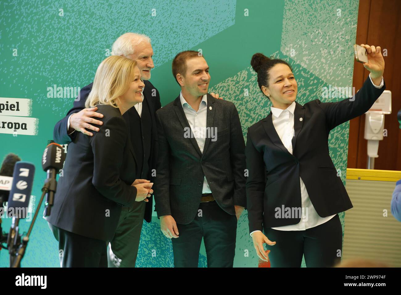Bundesinnenministerin Nancy Faeser, DFP-Sportdirektor Rudi Völler ...