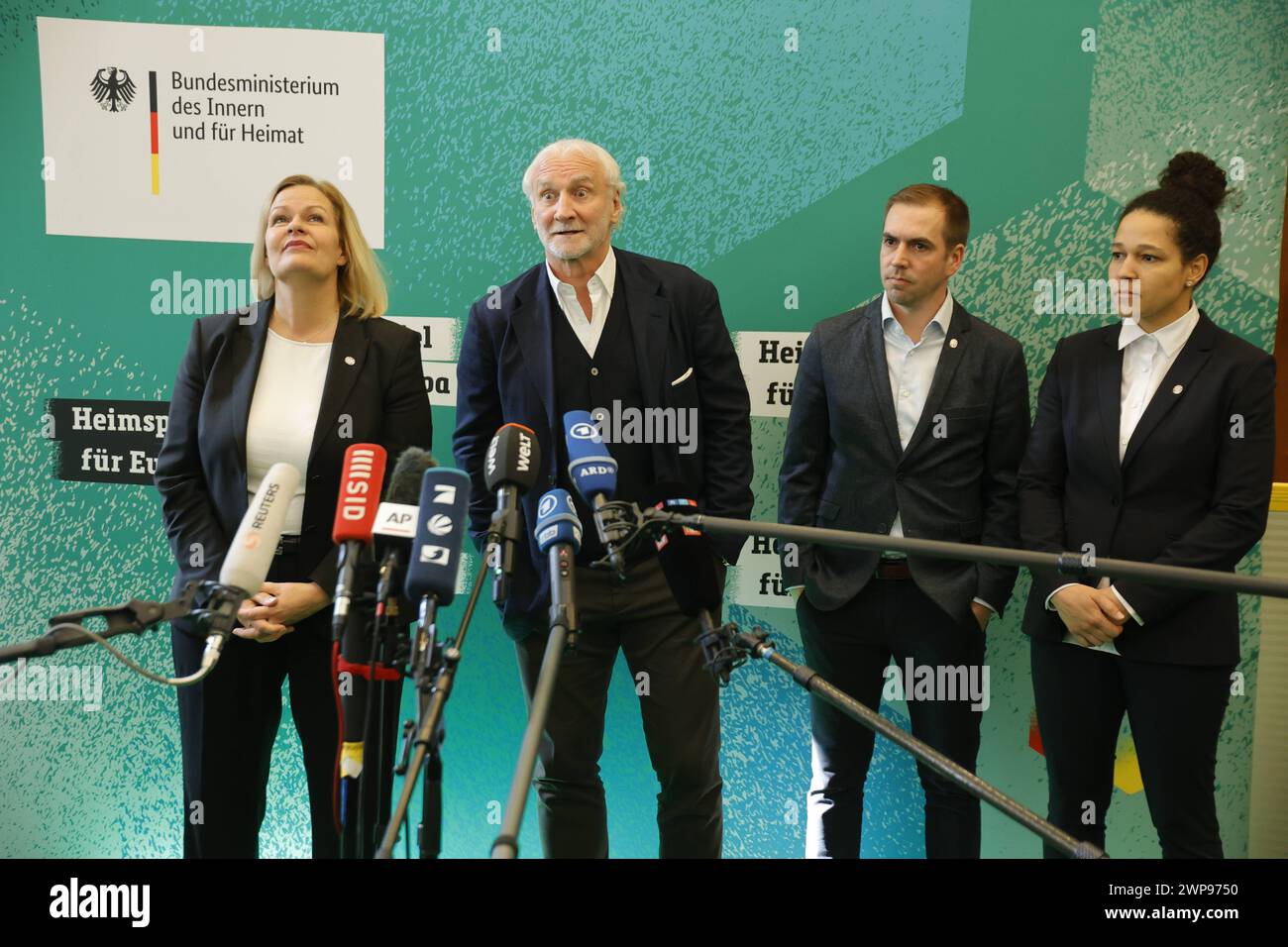Bundesinnenministerin Nancy Faeser, DFP-Sportdirektor Rudi Völler ...