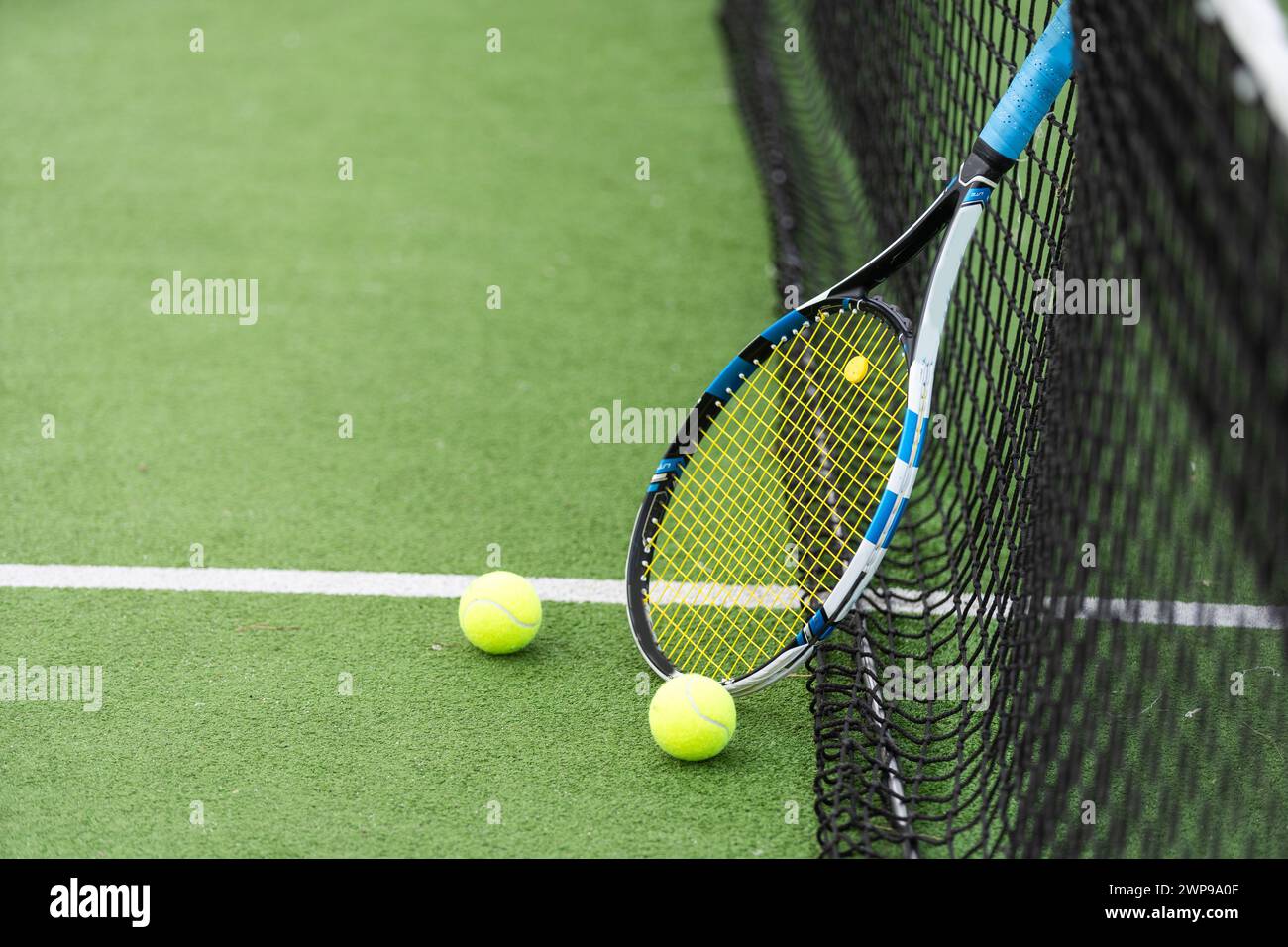 Netting attached hi-res stock photography and images - Alamy