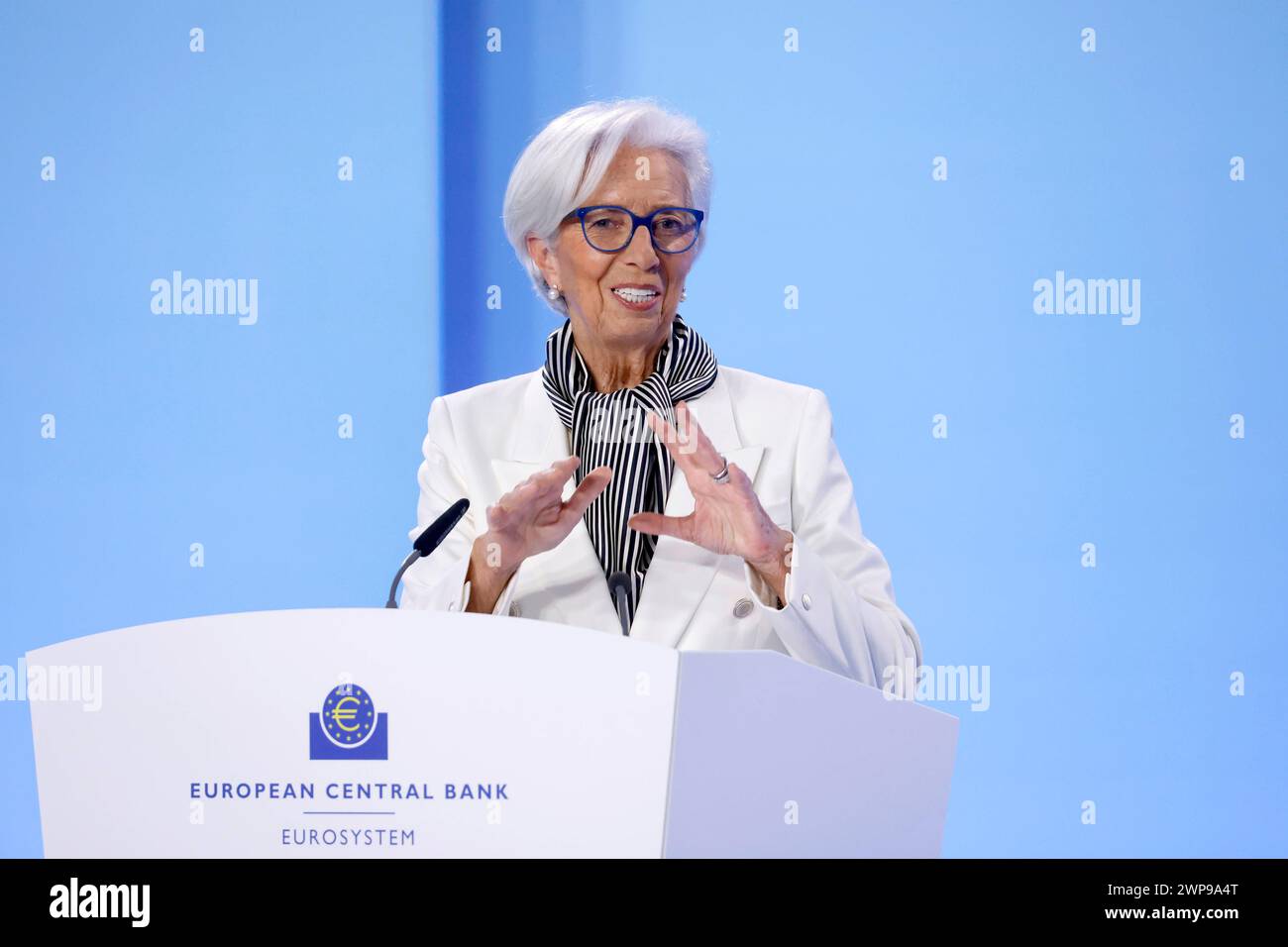EZB-Präsidentin Christine Lagarde bei der Pressekonferenz der ...