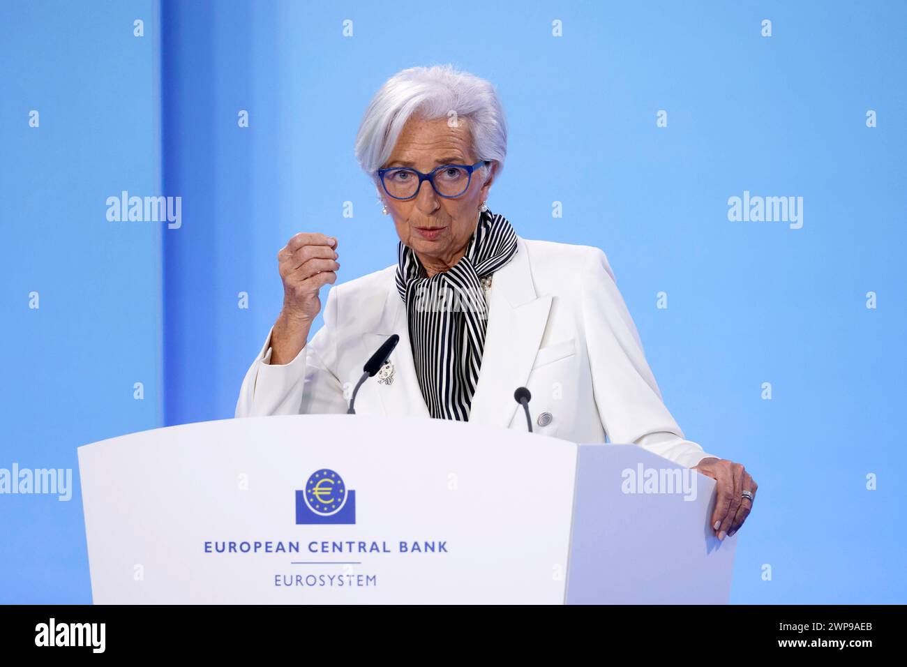 EZB-Präsidentin Christine Lagarde bei der Pressekonferenz der ...