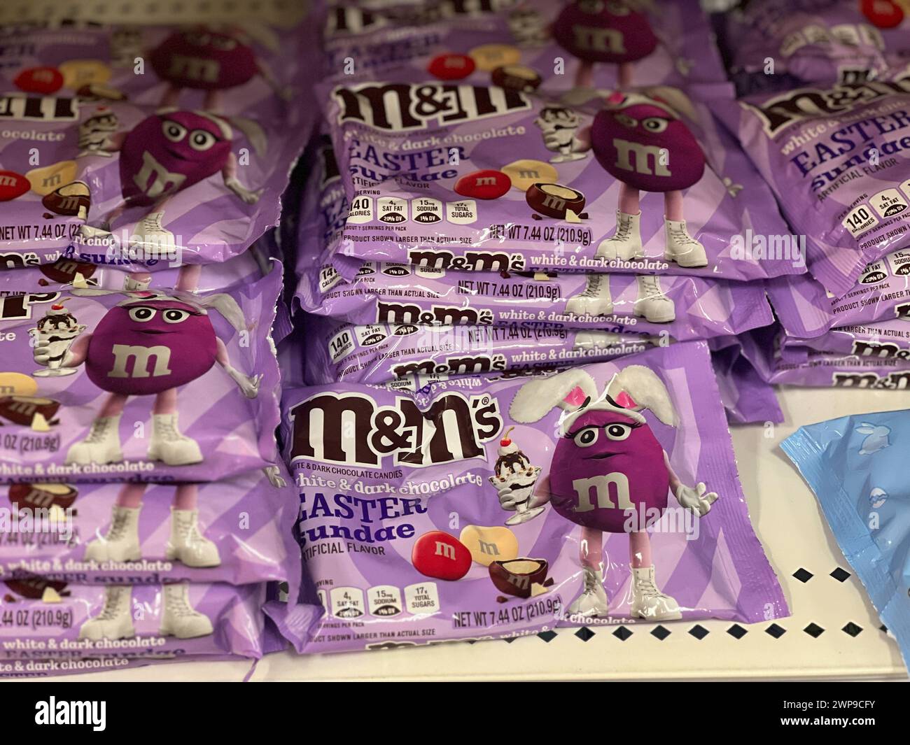 Hersheys milk chocolate giant hi-res stock photography and images - Alamy
