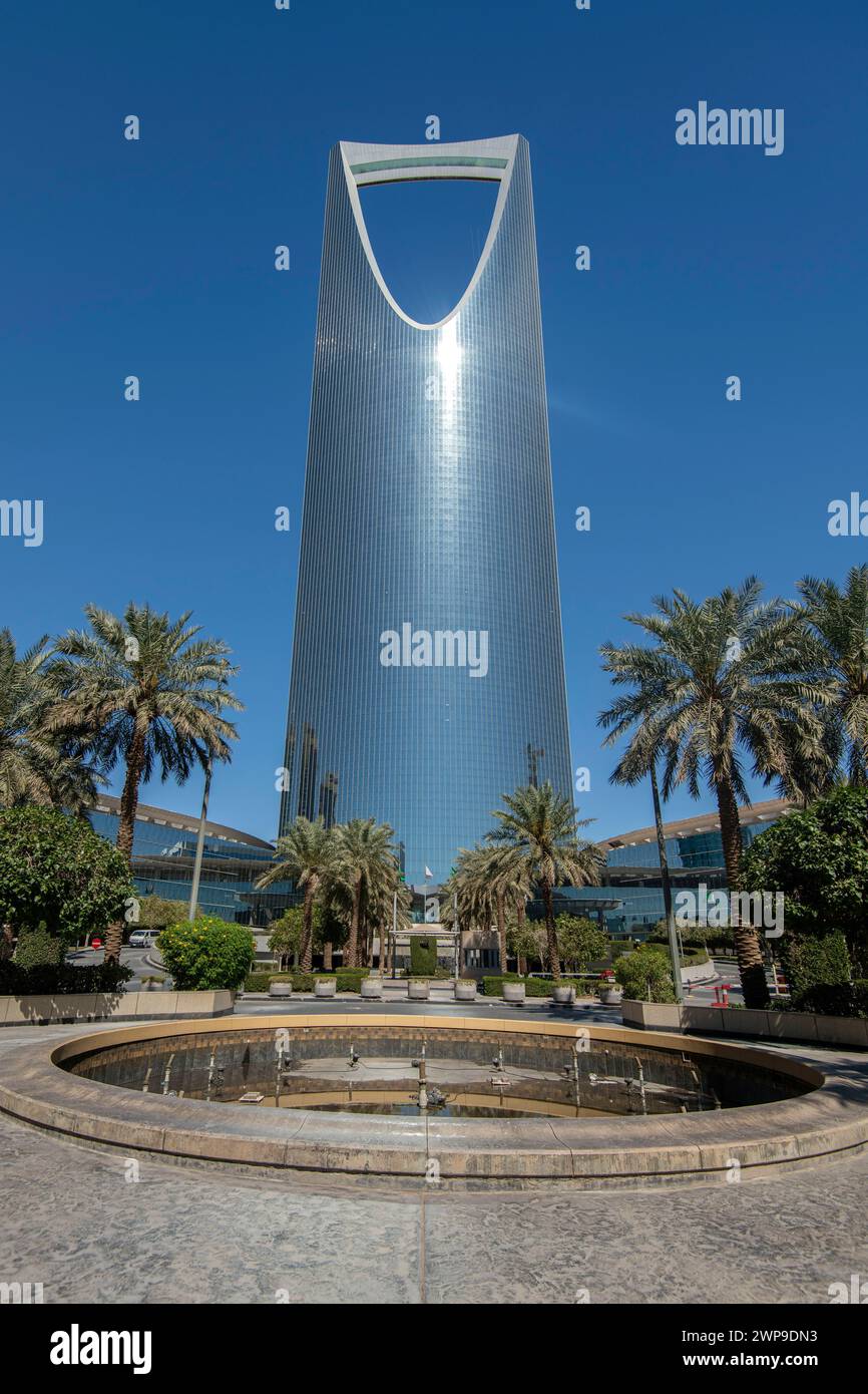 Beautiful Iconic The Kingdom Tower Riyadh Stock Photo - Alamy