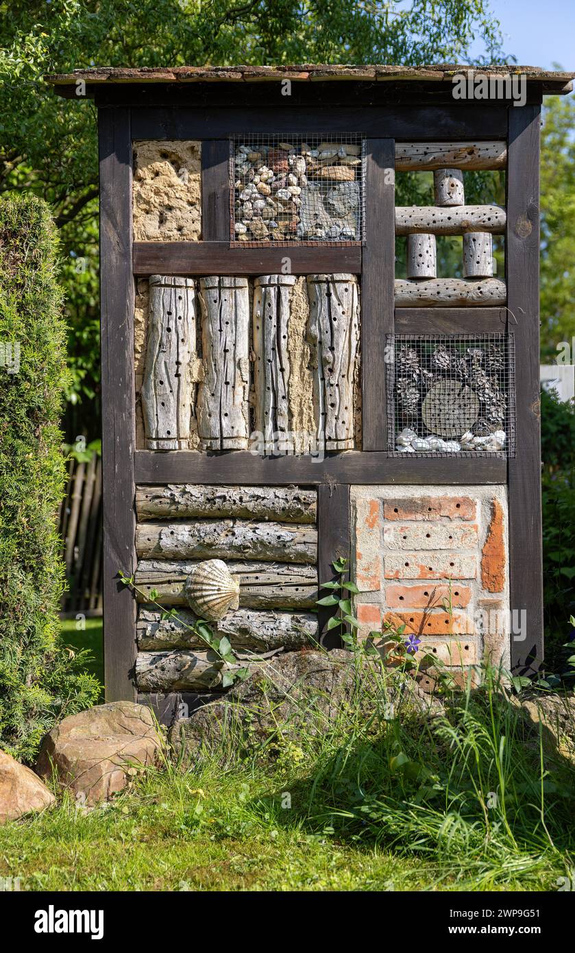 Large bug hotel hi-res stock photography and images - Alamy