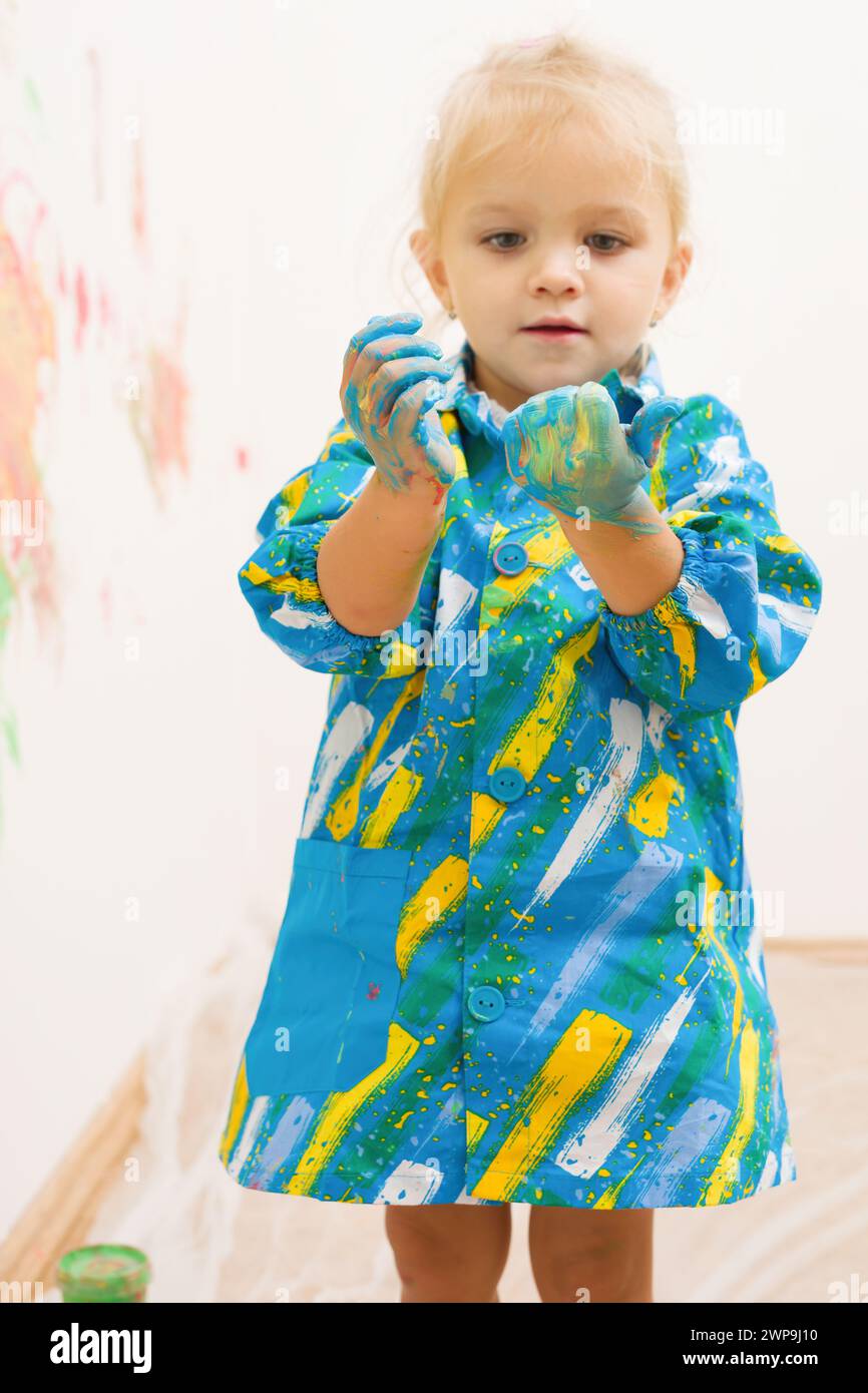 Handpainting girl hi-res stock photography and images - Alamy