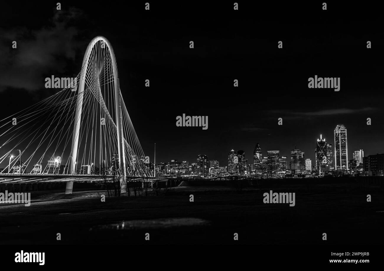 Dallas skyline Black and White Stock Photos & Images - Alamy