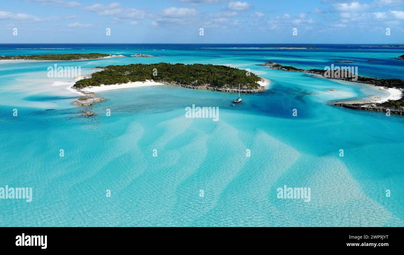 sailboat anchored at Hawksbill Cay, Bahamas Stock Photo - Alamy