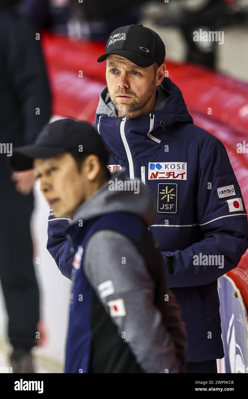 INZELL - Skating coach Johan de Wit during training prior to the World ...
